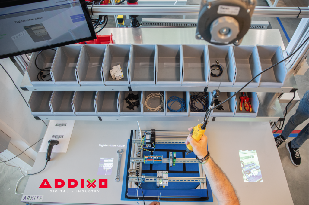 La réalité augmentée au service de l'excellence industrielle avec ADDIXO Augmented Smart Workbench